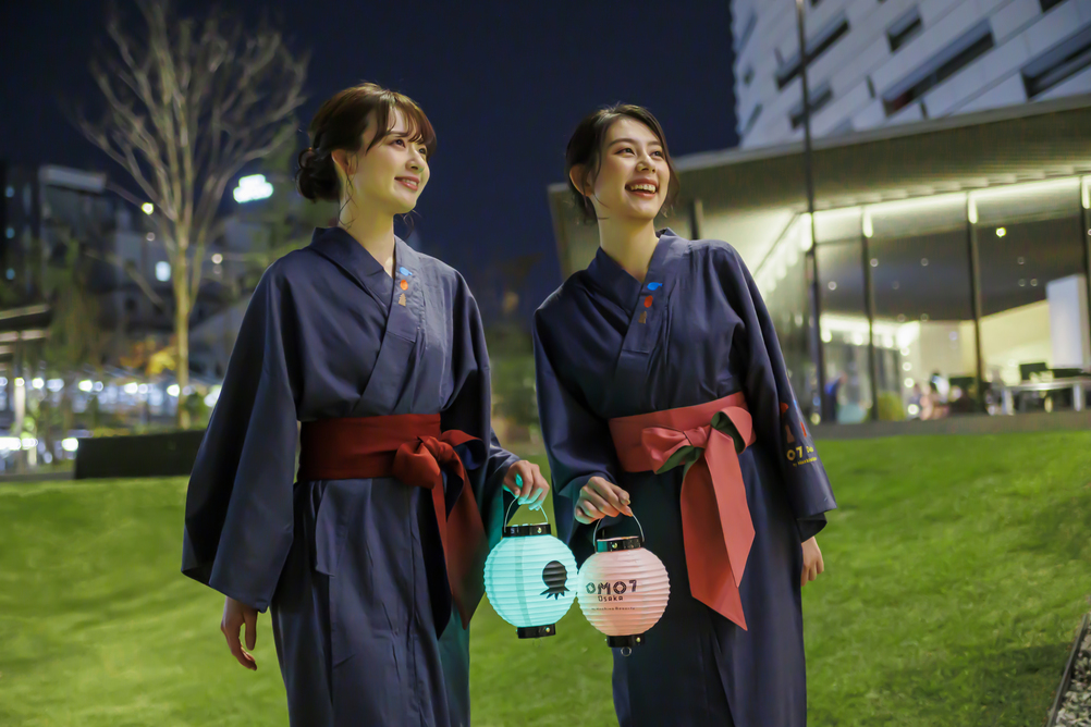 広大なガーデンエリア「みやぐりん」にて、大阪をテーマにした「なにわネオンアート」の装飾を眺めながら、浴衣でそぞろ歩きを楽しめる宿泊者限定の無料イベントを毎晩開催。