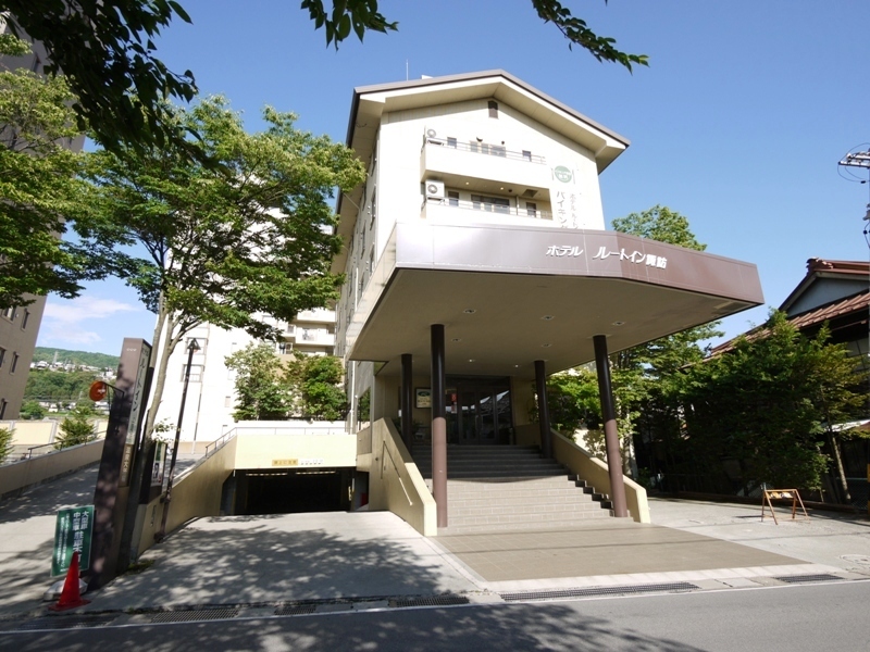 JR中央本線「上諏訪駅」下車して徒歩約5分。