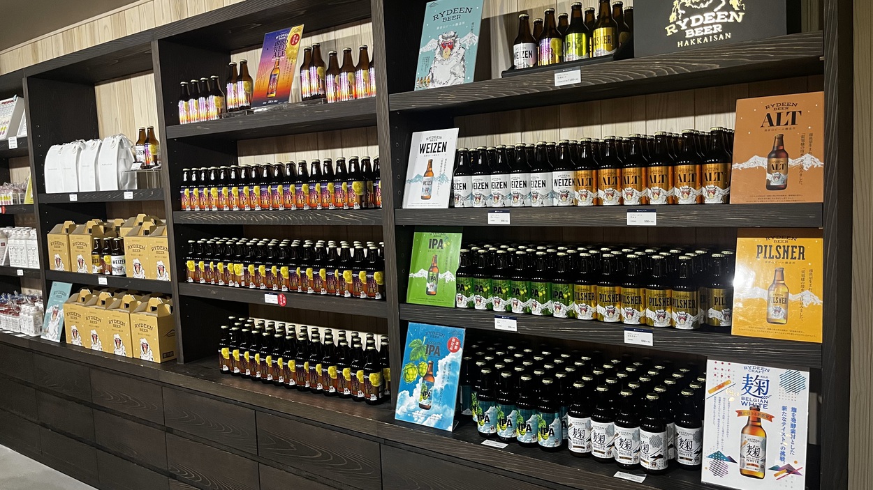 八海山雪室内にある「雪室千年こうじや」にはたくさんのお土産があります！