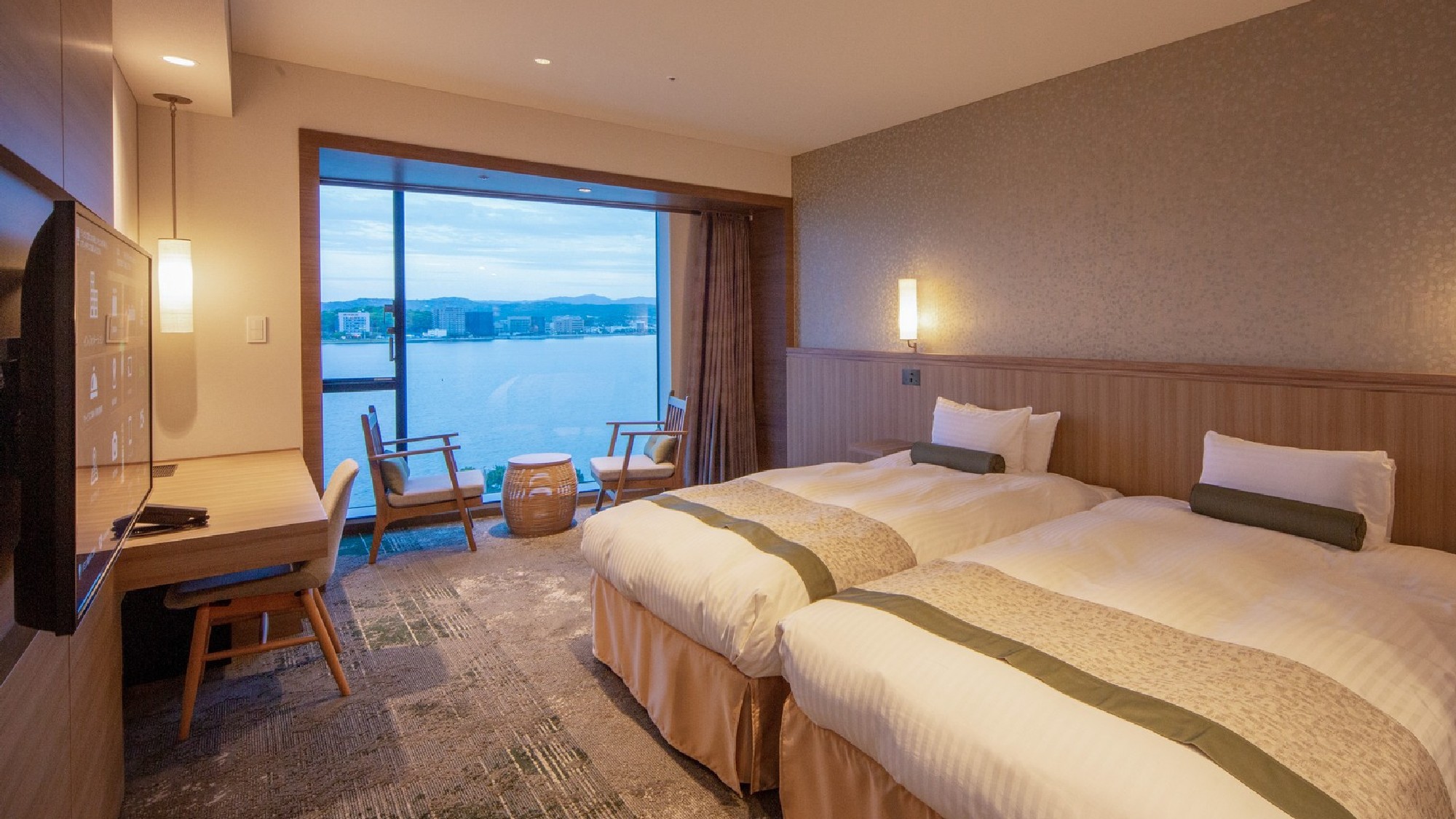 湖側〇レイクビューデラックスツイン